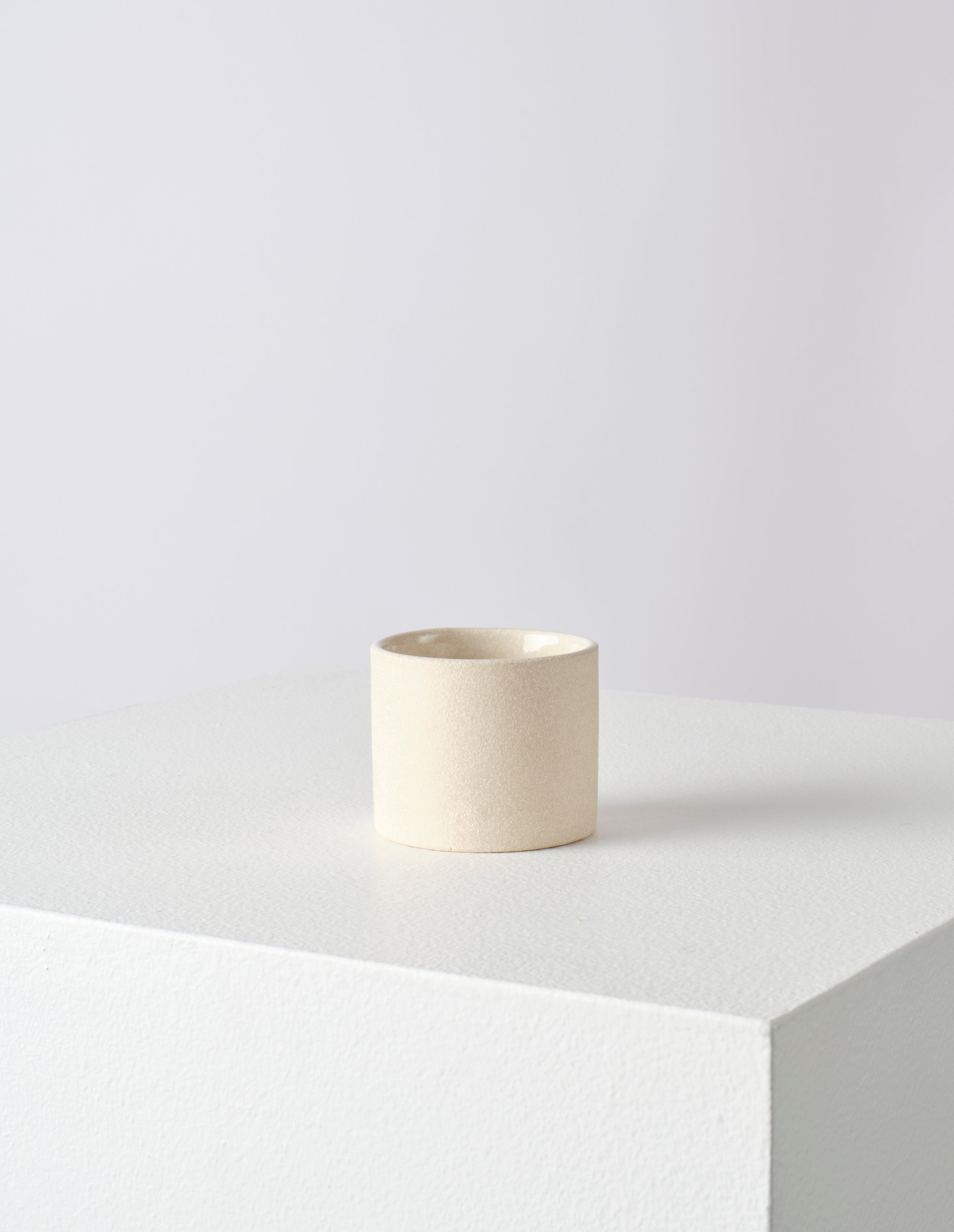 Unglazed buff stoneware round pot | Ian McIntyre for Margaret Howell